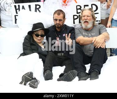 Yoko Ono, Ringo Starr and Jeff Bridges attend the Fifth Annual Come ...