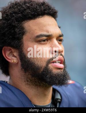 Chicago Bears' Caleb Williams warms up before an NFL football game ...