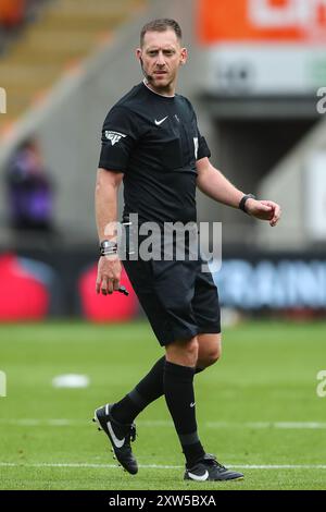 Referee Simon Mather during the Sky Bet League One match at the AESSEAL ...