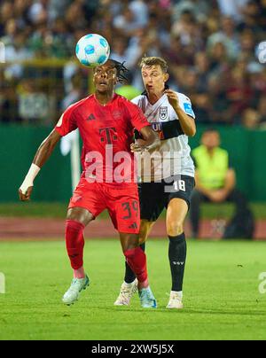 Zweikampf Lennart Stoll (SSV Ulm 1846, 18), Max Finkgr?fe (1. FC K?ln, 35) 2. Fu?ball Bundesliga ...