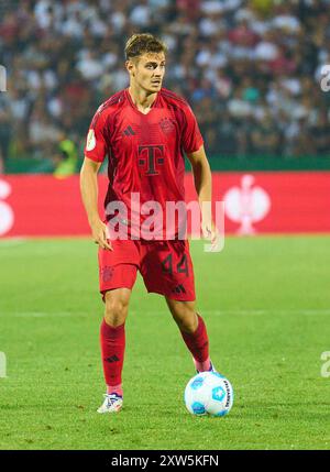 Josip Stanisic (FC Bayern Muenchen, #44) beim Training, GER ...