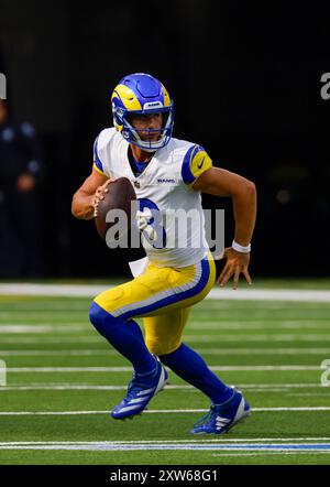 Los Angeles Rams quarterback Stetson Bennett passes during the NFL ...