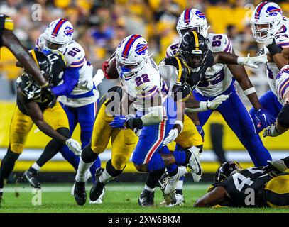 Buffalo Bills running back Ray Davis (22) carries the ball during the ...