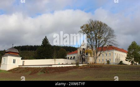 Alland: Schloss Mayerling Castle, in Wienerwald, Vienna Woods ...