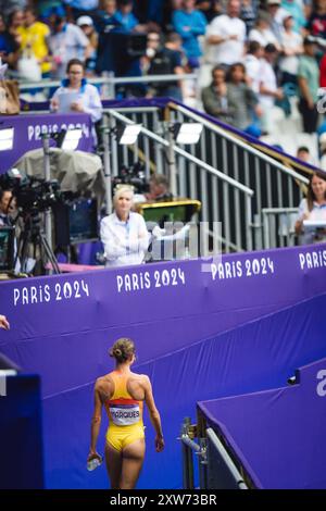 Agueda Marques participating in the 1500 meters at the Paris 2024 ...