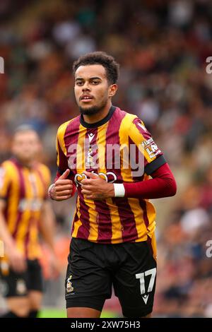 Tyreik Wright #17 of Bradford City warms-up before the match during the ...