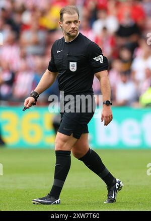 Referee Anthony Backhouse during the Sky Bet Championship match Swansea ...