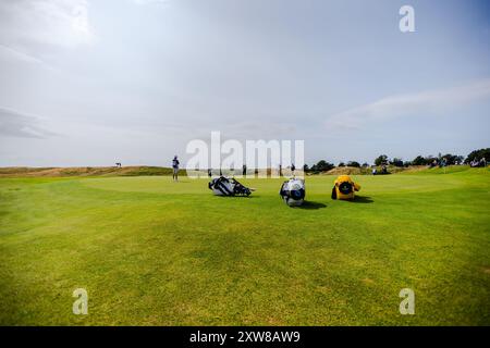 North Ayrshire, Scotland. 18th August 2024. Charley Hull vaping during the final round of the ...