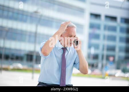 Angry senior business man yelling at the phone outdoor Stock Photo - Alamy