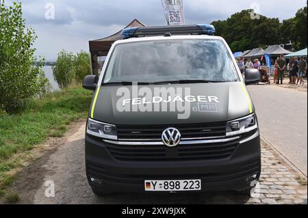 Ein Fahrzeug der Bundeswehr Feldjäger, Militärpolizei *** A vehicle of ...