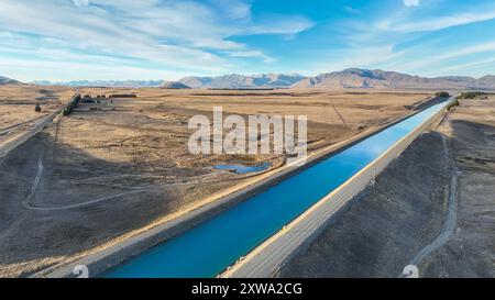 The dry agricultural countryside of the Mackenzie country near the ...