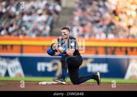 Detroit Tigers second baseman Gleyber Torres, center, tries to complete ...