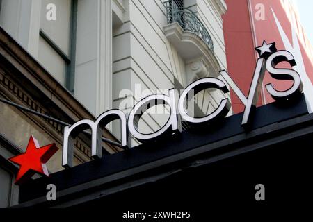 Sign of Macy's General Store in Manhattan Stock Photo - Alamy