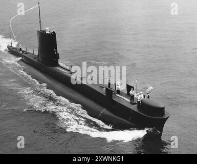 HMS OSIRIS RETURNS TO PORTSMOUTH AFTER THE FALKLANDS CONFLICT, 1982 PIC ...