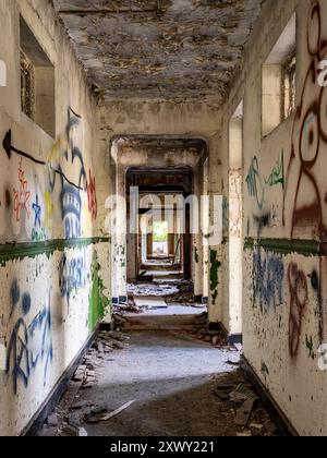 Abandoned building in an old RAF base Stock Photo - Alamy