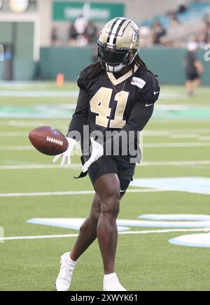 Running back Alvin Kamara (41) participates in a drill during New ...