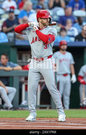 Los Angeles Angels' Taylor Ward (3) rounds second base during the ...