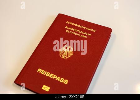 Deutscher Reisepass *** German passport Copyright: xLobeca/RHx Stock ...