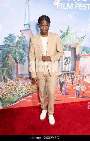 Samuel Arnold arrives on the red carpet at the 53rd International Emmy ...