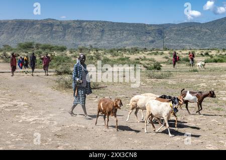 Maasai going to market in local village, Engaruka, Arusha, Tanzania ...
