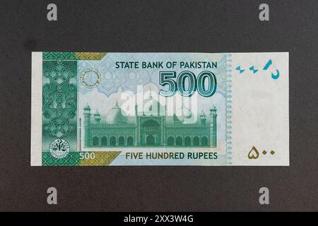 Pakistani 500 Rupees Green Color Banknote Feathering Quaid-e-Azam ...
