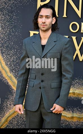 Maxim Baldry, The Lord of the Rings: The Rings of Power - World ...