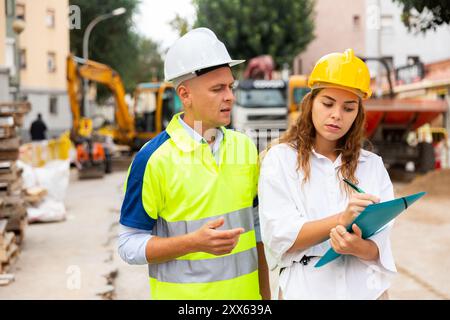 Master builder and architect talking in construction area Stock Photo ...