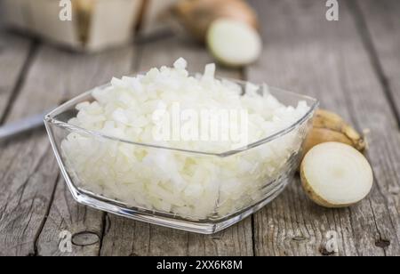 A closeup selective focus shot of the common zinnia flower growing in ...
