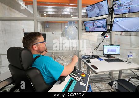 Waste bunker in a waste-to-energy plant Stock Photo - Alamy