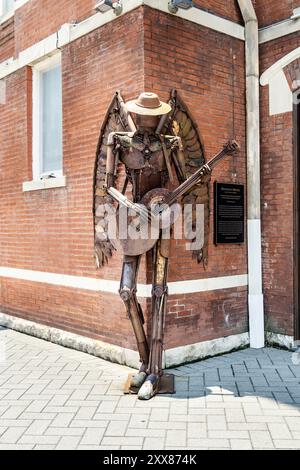 'Heavenly Metal' sculpture by Bruce Larsen made from reclaimed tools ...