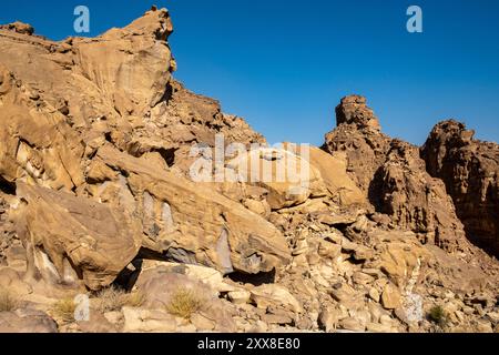 Jordan, landscape of the Rainbow Valley South of Petra Stock Photo - Alamy