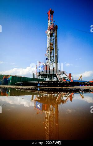 Fracking and drilling for shale gas cause drinking water to ignite ...