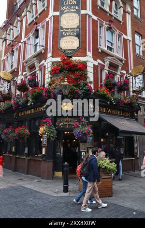 London, United Kingdom, 14 July 2023, Travelers move through the aisle ...