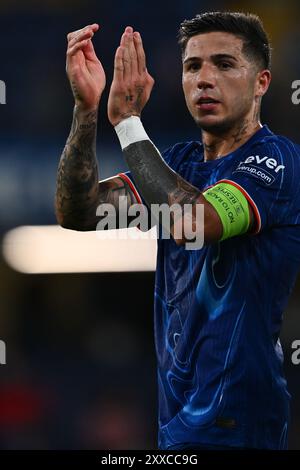 Enzo Fernández of Chelsea FC play the ball during Atalanta BC vs ...