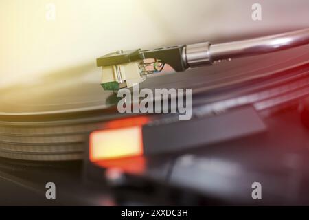 Close up picture of a record player, playing a record Stock Photo - Alamy