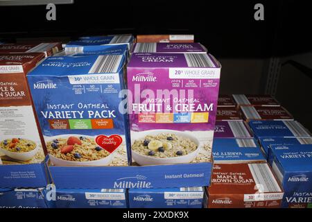 ALDI Millville Instant Oatmeal in boxes closeup on a shelf Stock Photo ...
