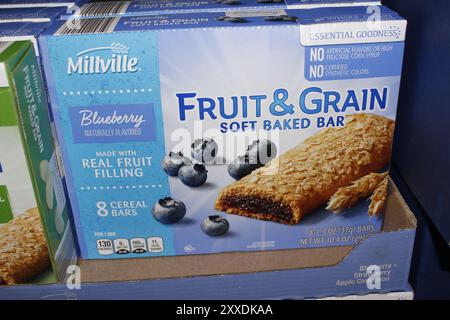 ALDI Millville Fruit and Grain Bars in boxes closeup on a shelf Stock ...