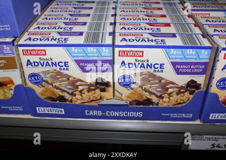 ALDI ELEVATION ADVANCE BAR in boxes on a shelf shot closeup Stock Photo ...
