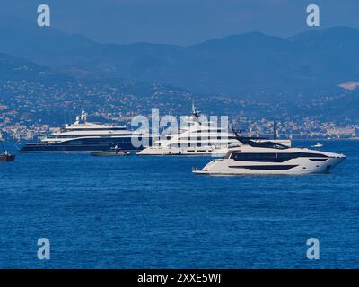 Yachts and superyachts anchored off the beach in Antibes, French ...
