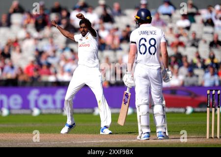 Sri Lanka's Milan Rathnayake, left, celebrates the wicket of Bangladesh ...