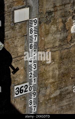 Water level marker in the Garcia de Sola Reservoir, near of Talarrubias ...