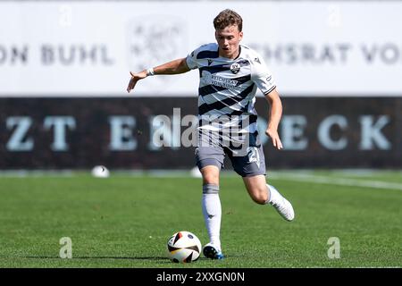 Lucas Wolf (SVS, 27), am Ball, Freisteller, Ganzkörper, Einzelbild ...