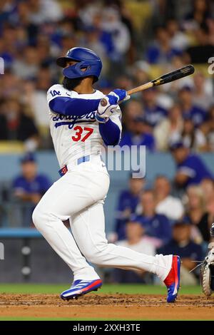 Los Angeles Dodgers' Teoscar Hernandez, right, celebrates with Mookie ...