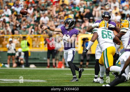 Baltimore Ravens quarterback Devin Leary (13) throws over Washington ...