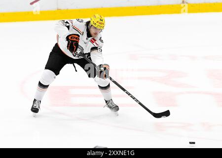 Philipp Bidoul (Loewen Frankfurt, #24) beim Warmup. GER, EHC Red Bull ...