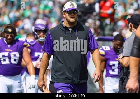 Minnesota Vikings tackle Brian O'Neill (75) runs drills during the team ...