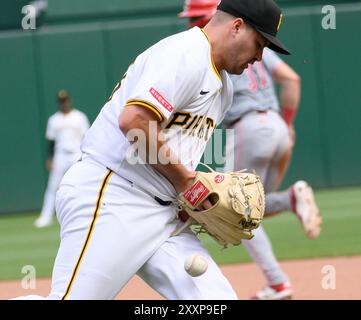 Cincinnati Reds' TJ Friedl (29) smiles at Elly De La Cruz (44) after ...
