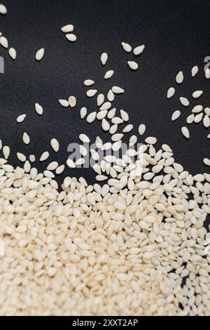 Macro kernels of white roasted sesame seeds Stock Photo - Alamy