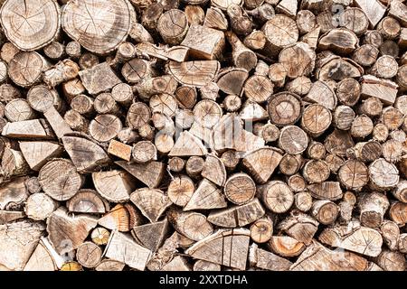 firewood free-standing stack pattern Stock Photo - Alamy
