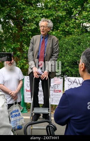 Piers Richard Corbyn speaking at Speakers' Corner. Piers Corbyn is ...